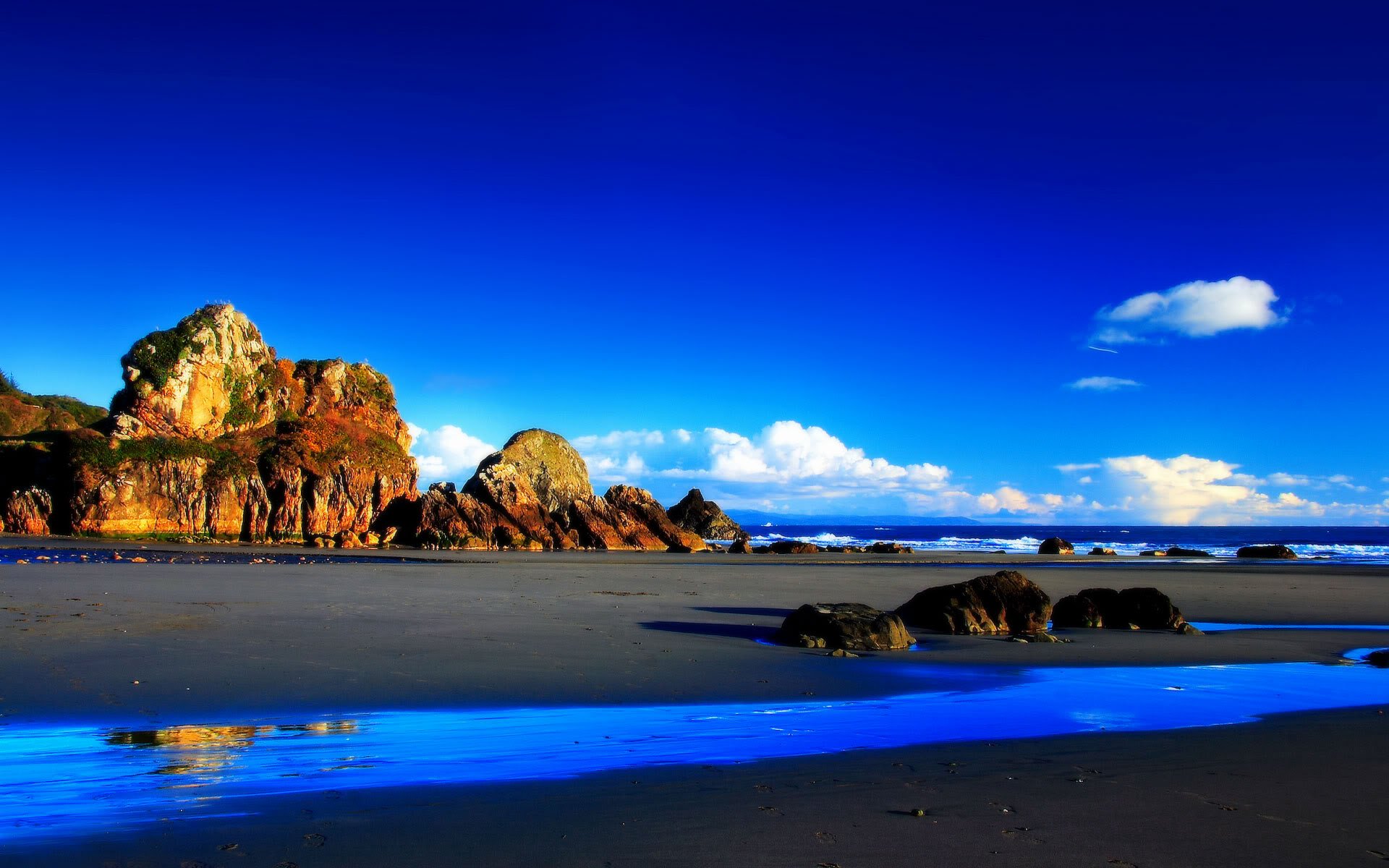 Serene Beachscape HD Wallpaper