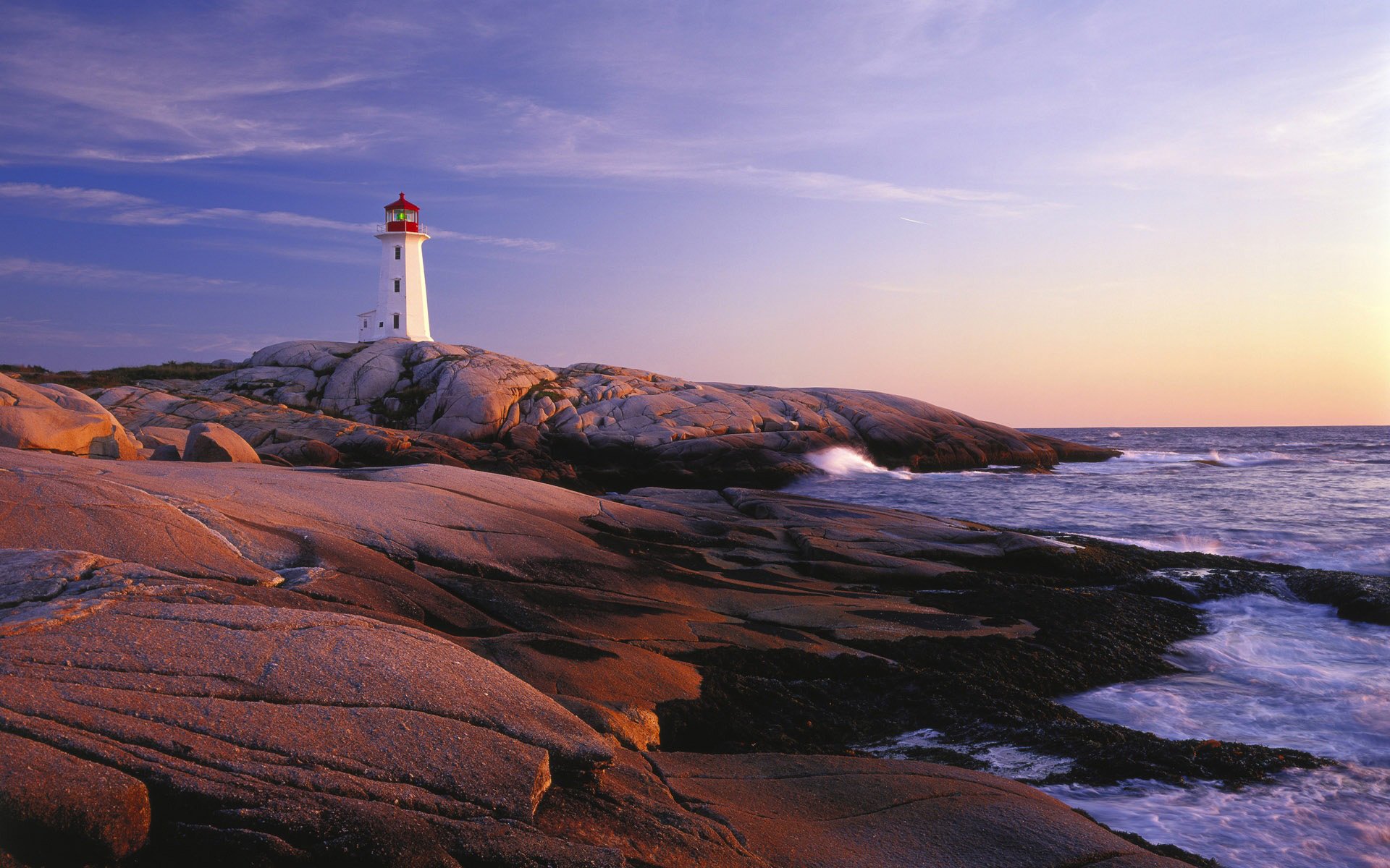 Tranquil Lighthouse by the Water - HD Wallpaper