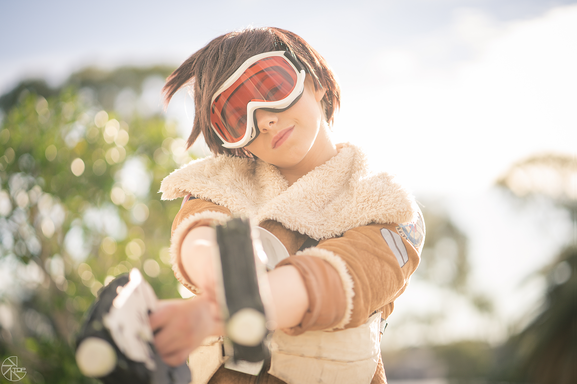 HD Tracer Cosplay: Stunning Overwatch Woman in Action by dreamymutt
