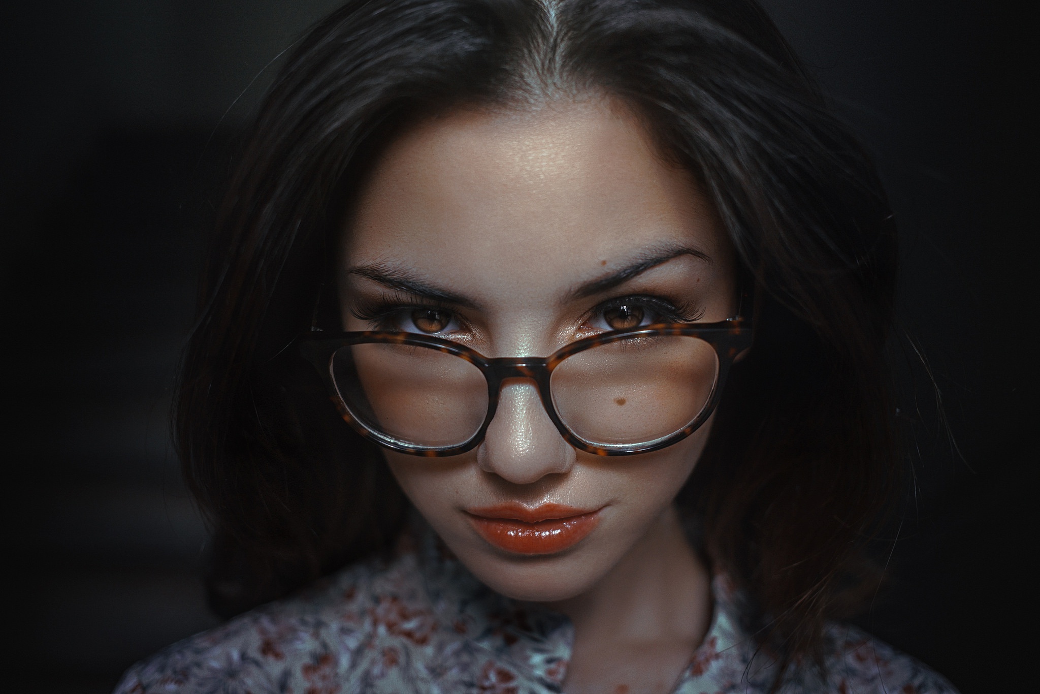 Download Brown Eyes Brunette Glasses Lipstick Model Woman Face Hd Wallpaper