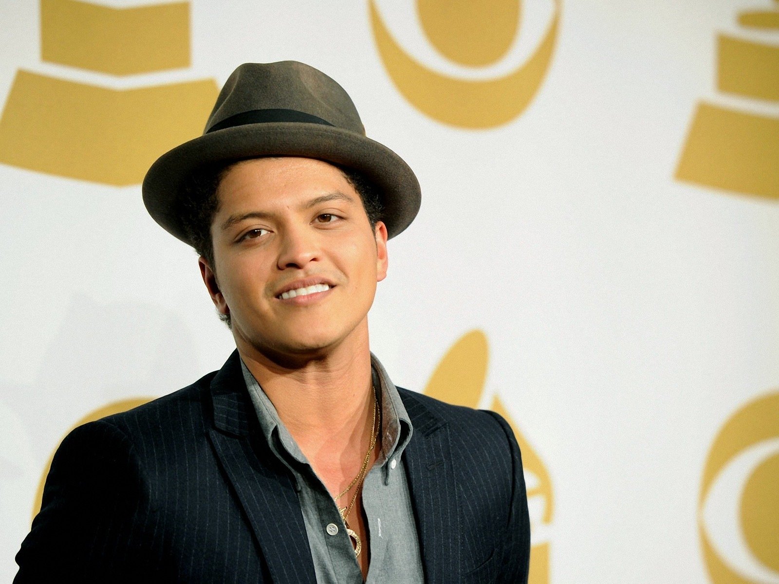 Download Music Bruno Mars Wallpaper