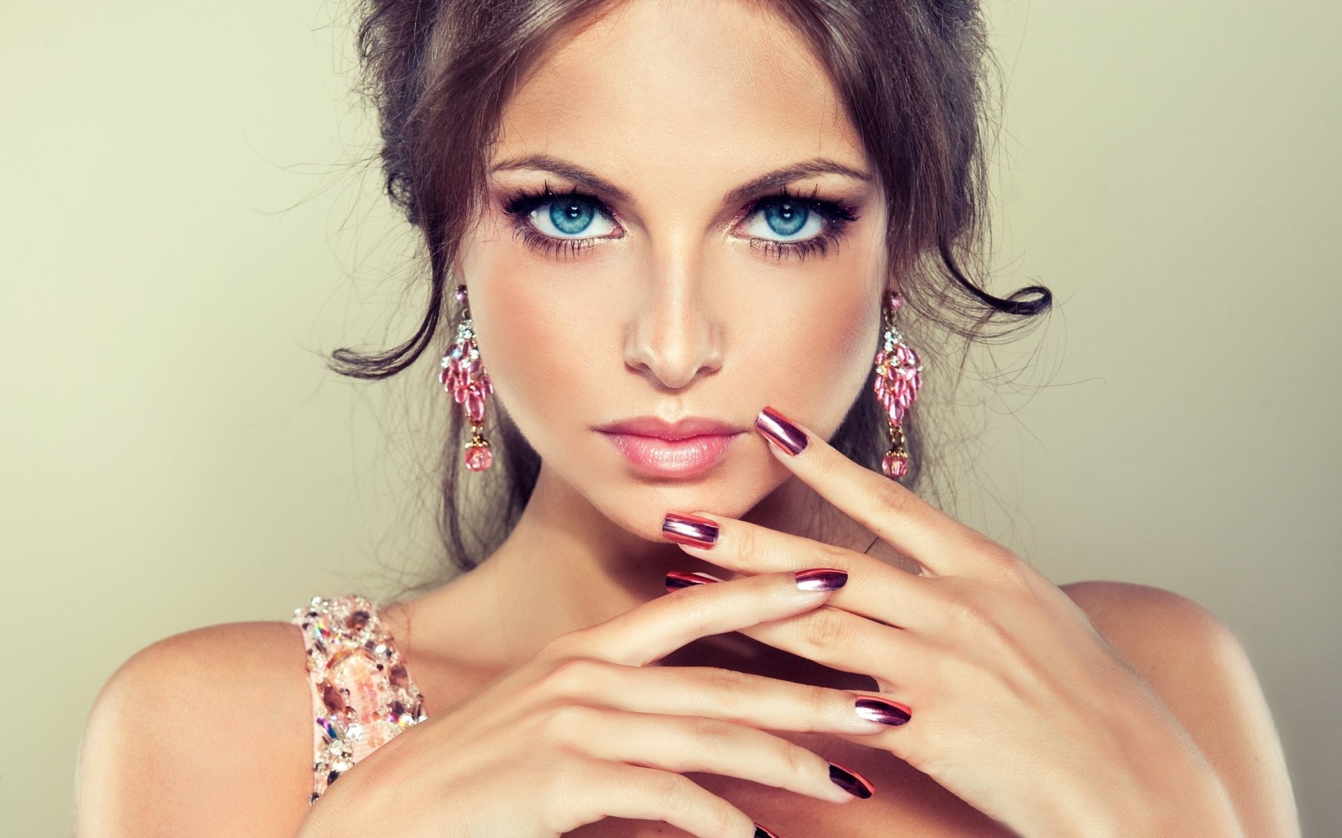 Download Blue Eyes Brunette Earrings Face Woman Model Hd Wallpaper