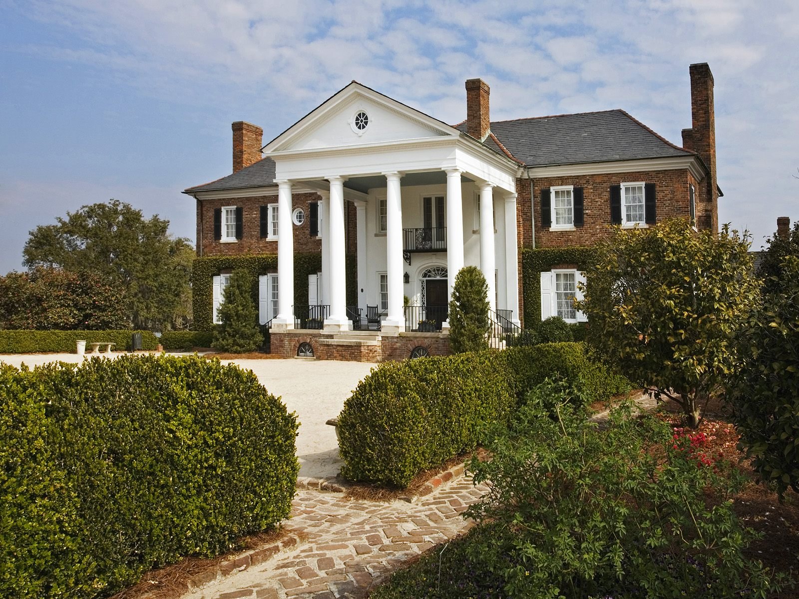 Download Man Made House Wallpaper