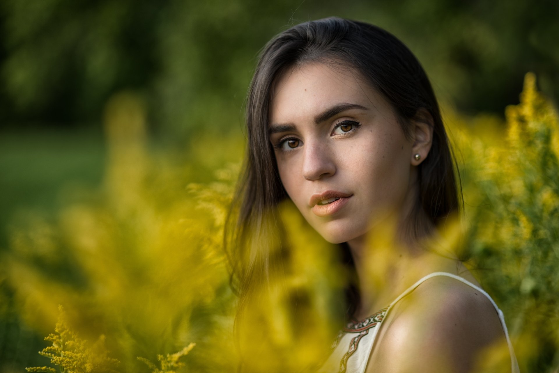 Download Face Brown Eyes Depth Of Field Brunette Woman Model 4k Ultra ...