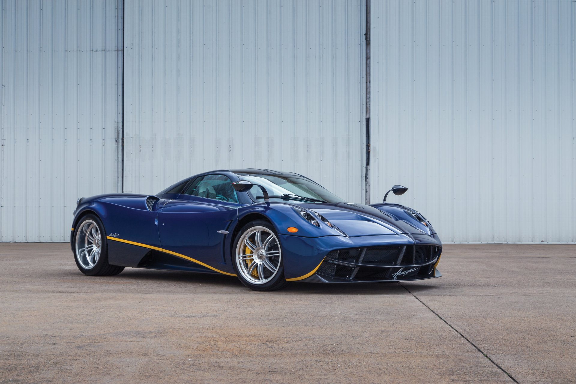 Midnight Blue Pagani Huayra — 4K Ultra HD Supercar Wallpaper ...