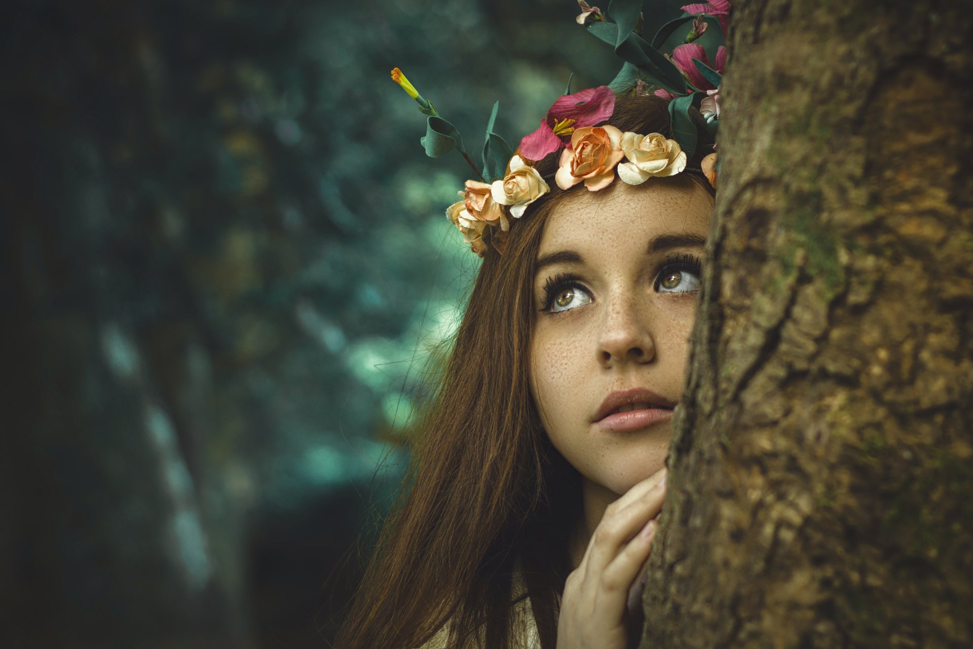 Download Depth Of Field Wreath Freckles Brunette Face Woman Model 4k