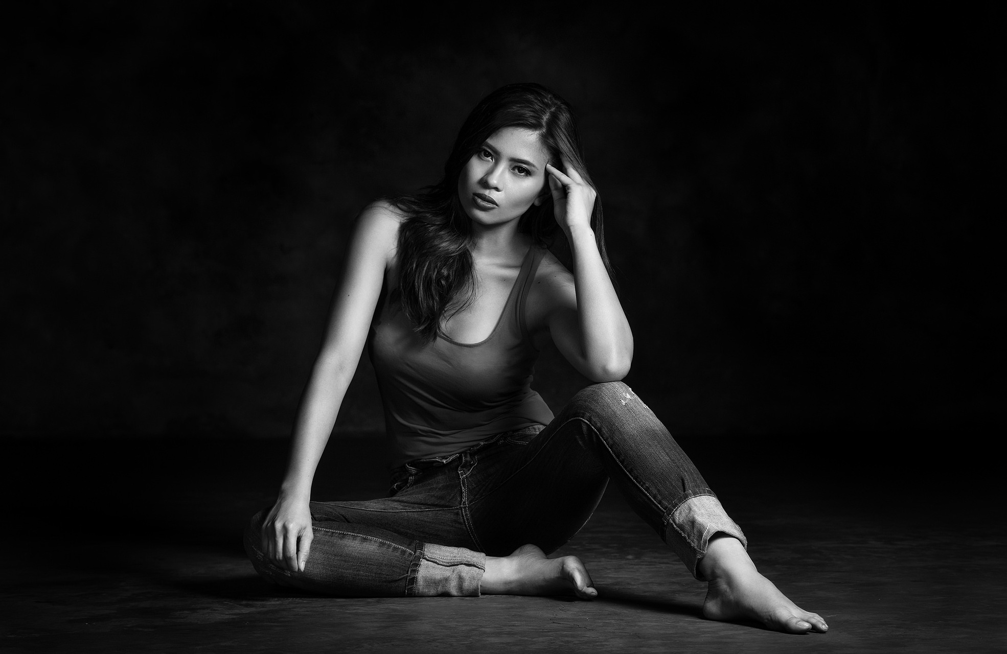 Download Black & White Woman Model HD Wallpaper by Juan Calleja