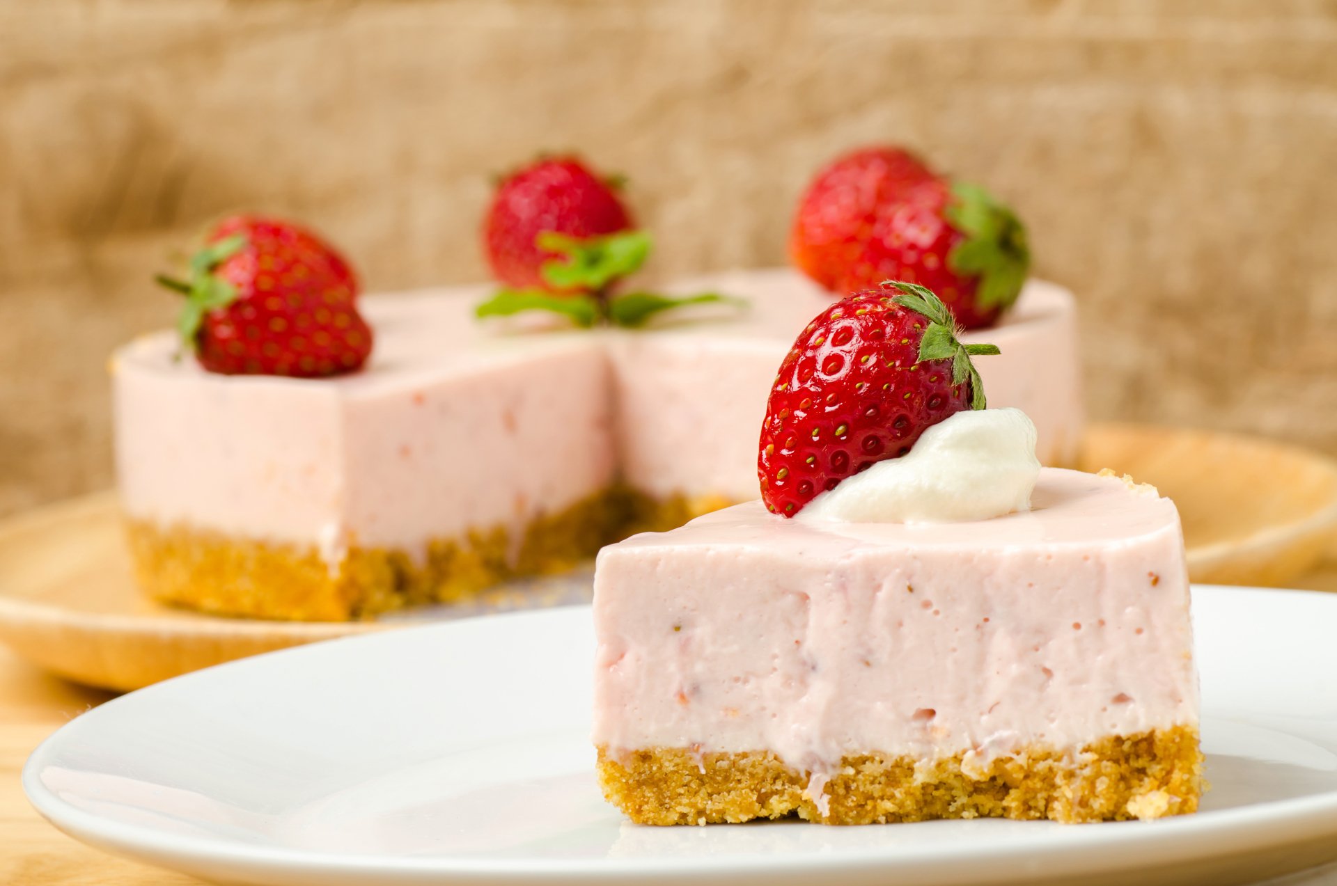 4K Ultra HD Strawberry Dessert Cake – Elegant Still Life Pastry Delight ...