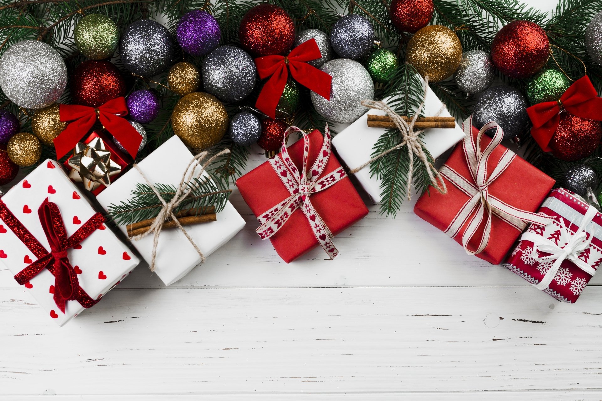 Festive 4K Gift and Ornaments Glow