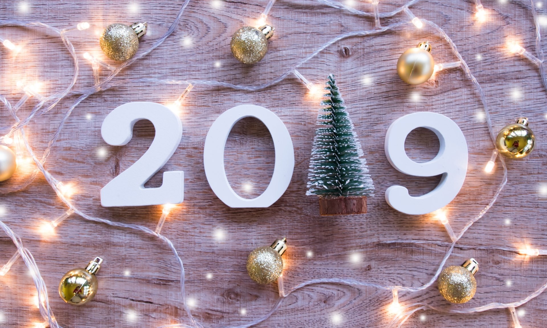 Sparkling 4K New Year 2019 Bauble Celebration Wallpaper