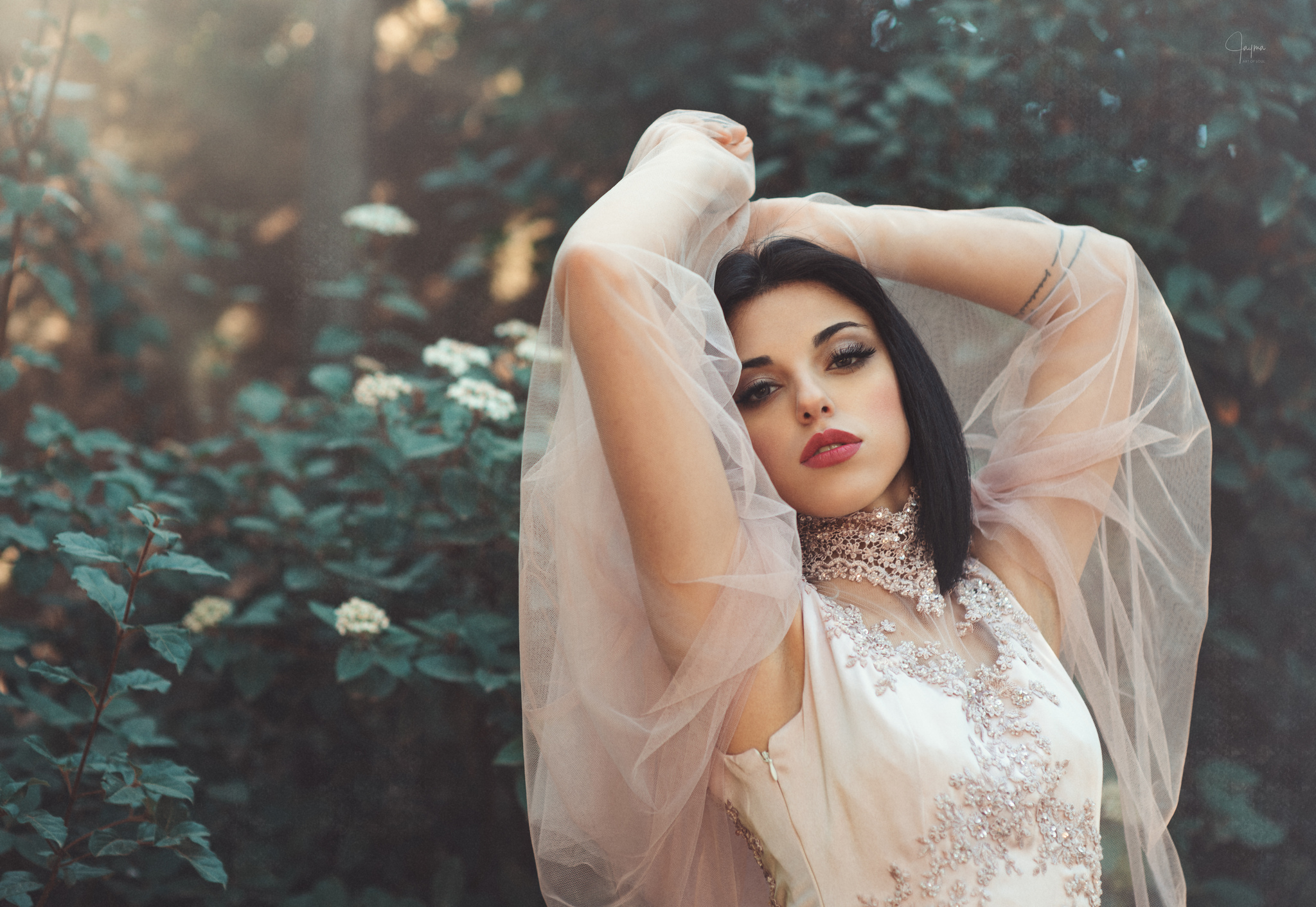 Download Lipstick Brown Eyes Black Hair Necklace Woman Model Hd