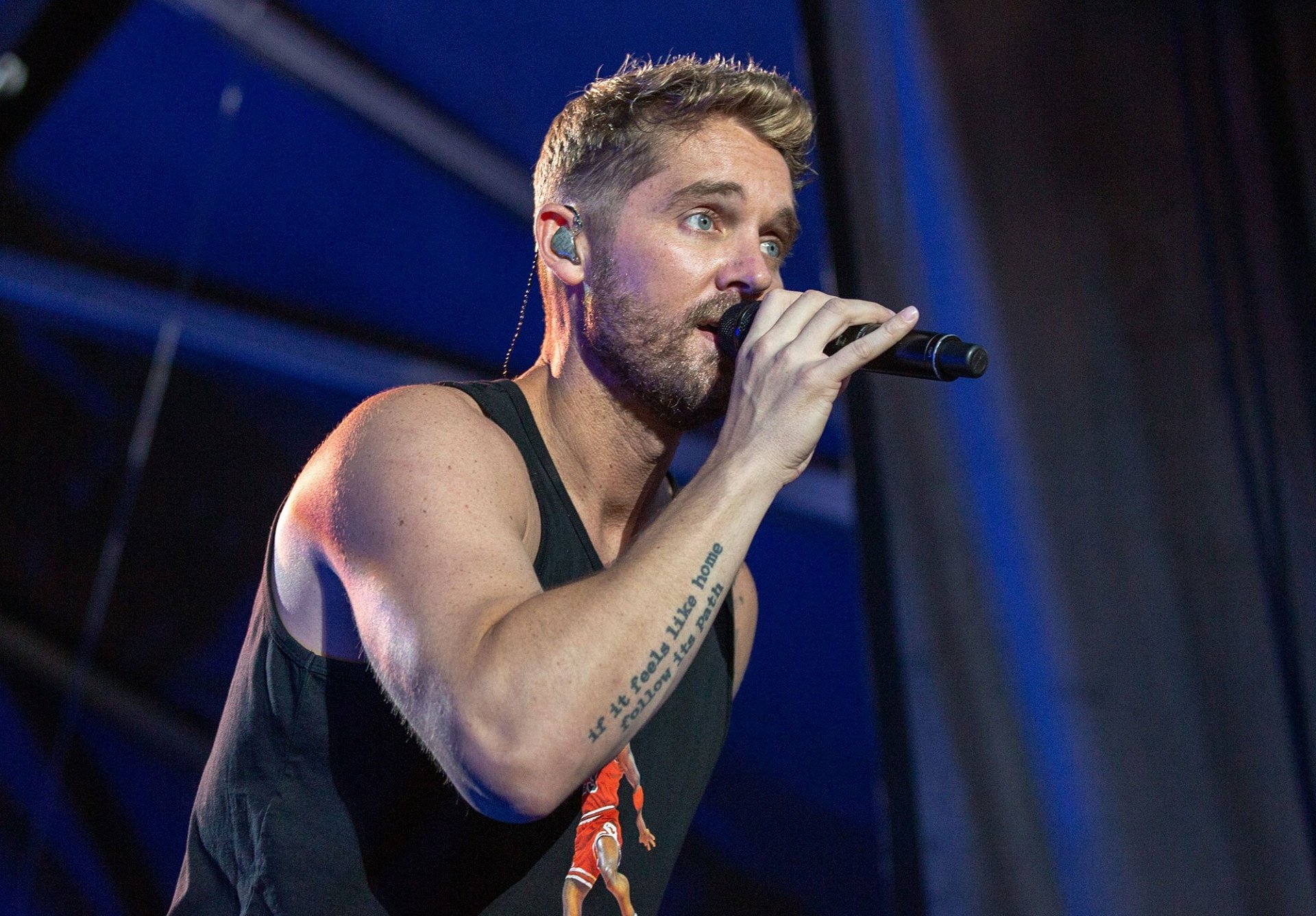 Brett Young Singer Performance HD Wallpaper